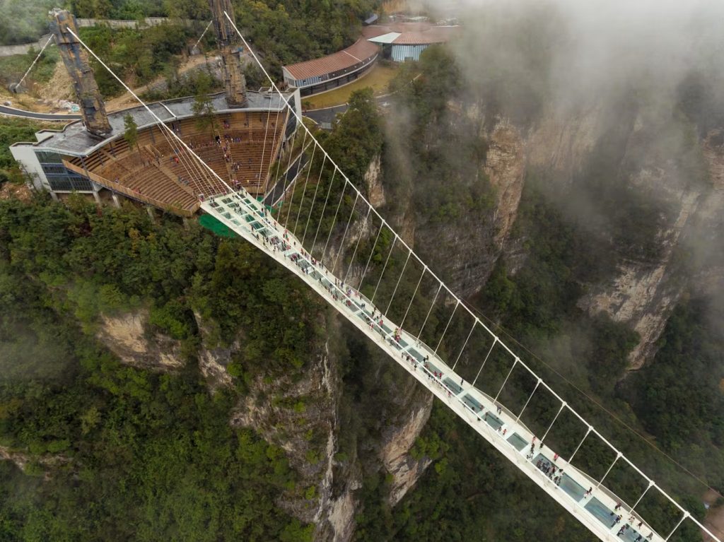 Check out 8 of the world’s wonderful glass bridges – Golf Vertex